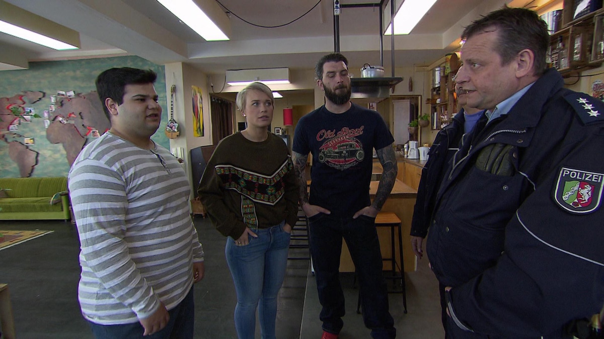 Die Bullen nehmen Dastin mit! (Video) - Köln 50667 - RTLZWEI