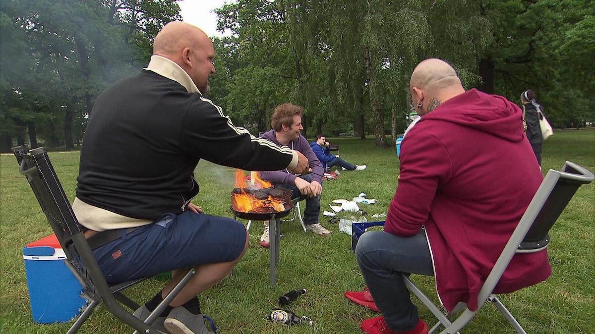 Joe, Fabrizio und Ole sind wohl keine Grillmeister? (Video) - Berlin ...