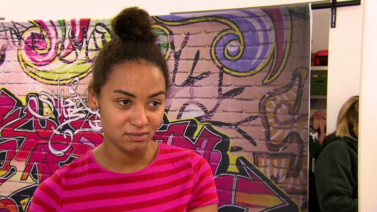 Alexa taucht ungeschminkt in der Schule auf (Video) - Krass Schule ...