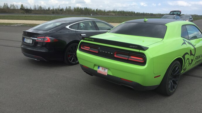 Tesla Model S vs. Dodge Challenger Hellcat | Dets Top 4 Bling Bling ...