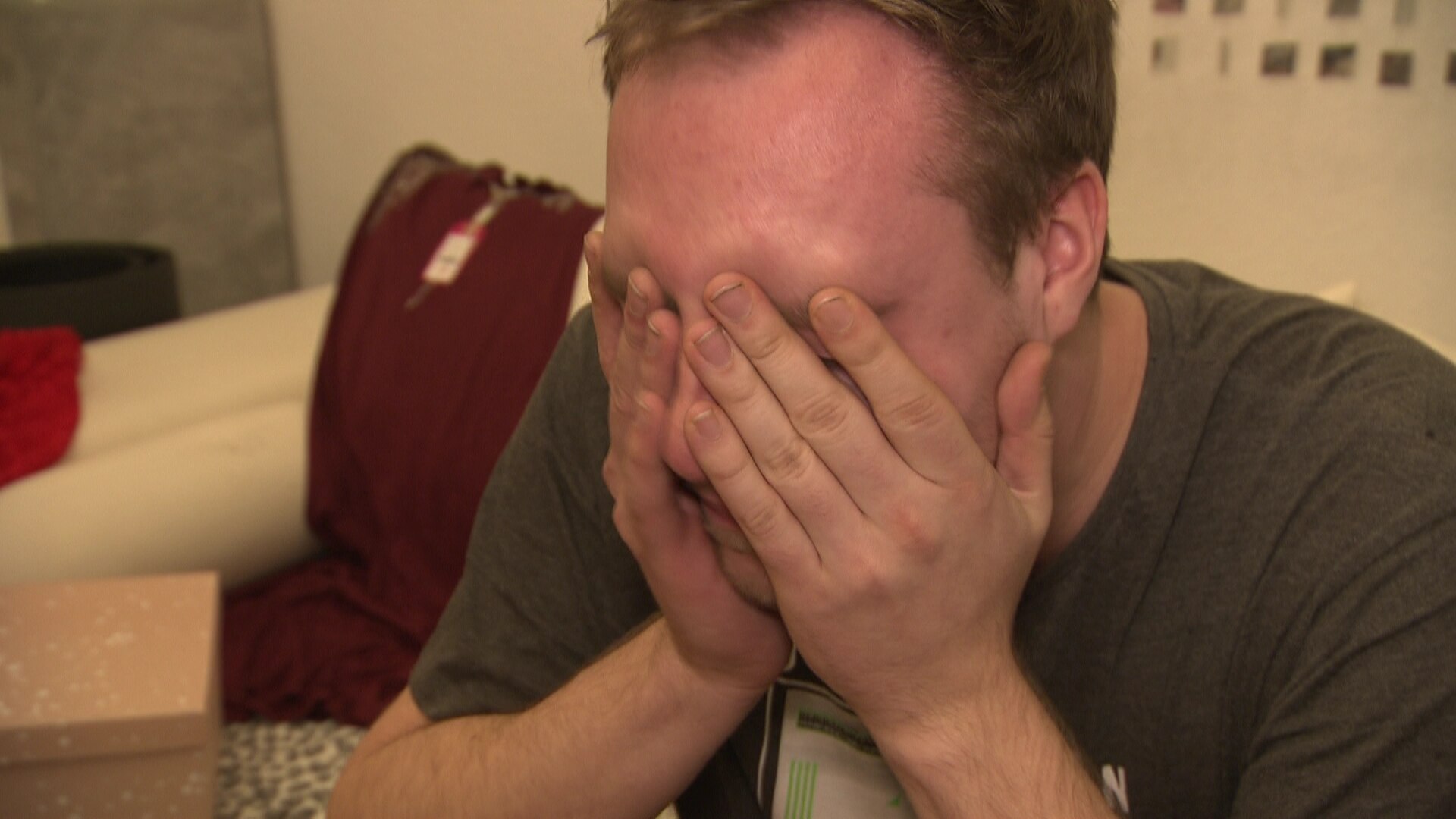 Carl steigt aus (Video) - Hilf mir! Jung, pleite, verzweifelt... - RTLZWEI