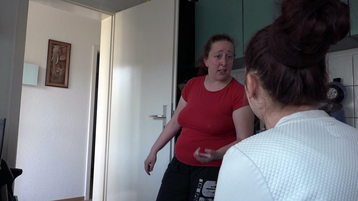 Polizeilicher Besuch bei Petra (Video) - Hartz und herzlich - Tag für ...