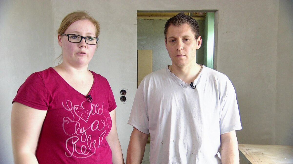 Der Traum vom Haus droht zu platzen! (Video) - Die Bauretter - RTLZWEI