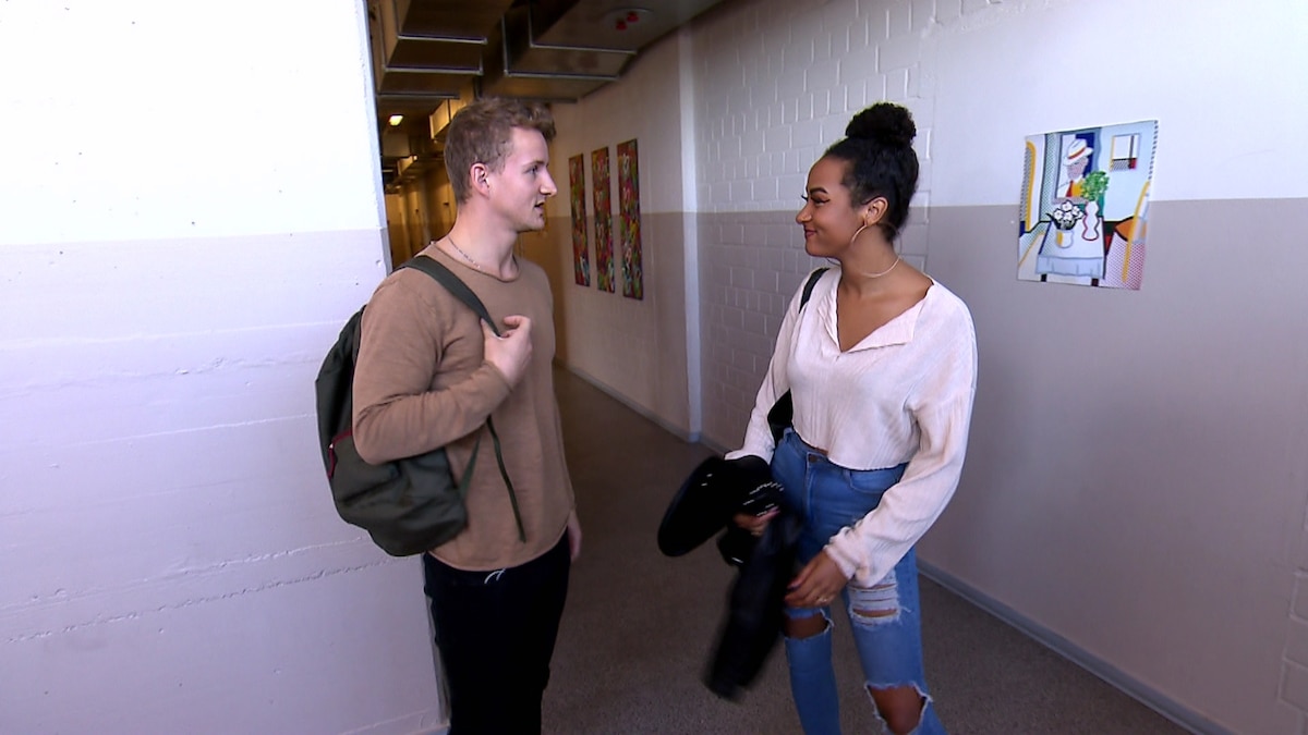 Leonard bemüht sich um Alexa (Video) - Krass Schule - Die jungen Lehrer ...