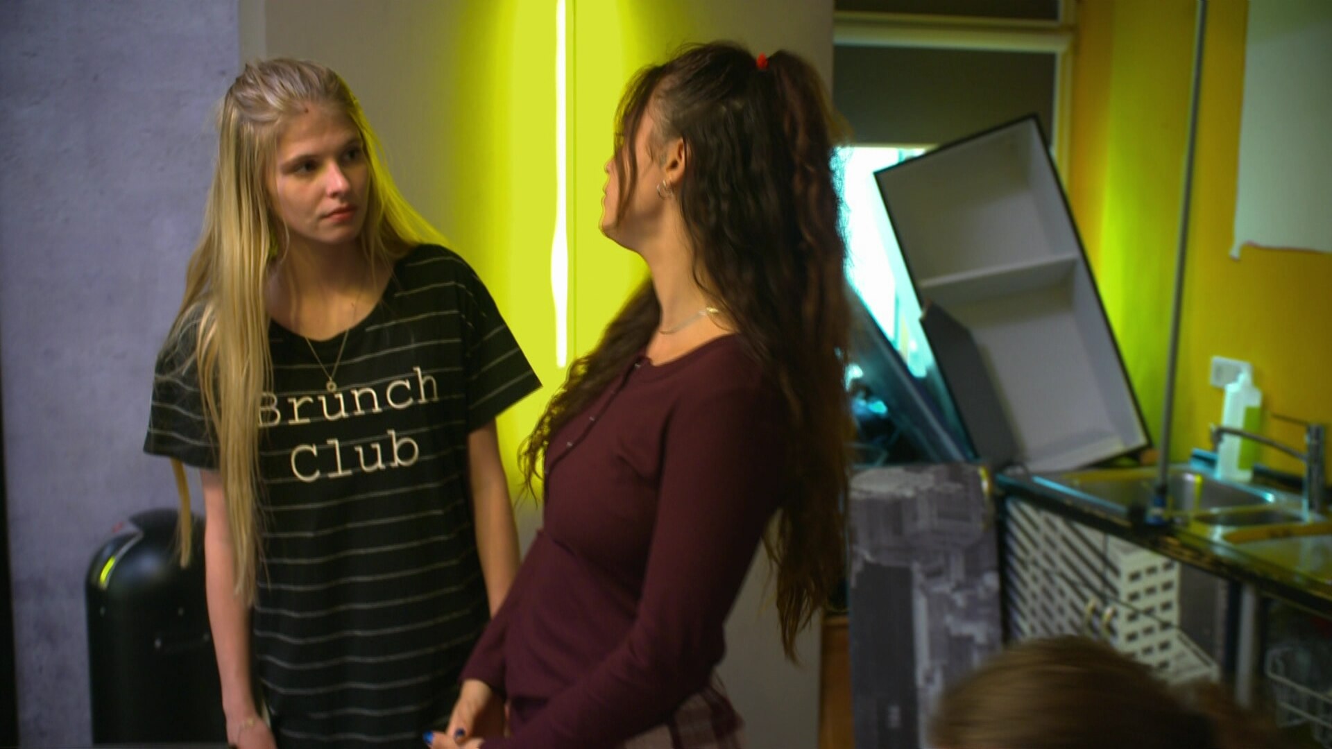 Krach zwischen Olivia und Toni (Video) - Berlin - Tag & Nacht - RTLZWEI