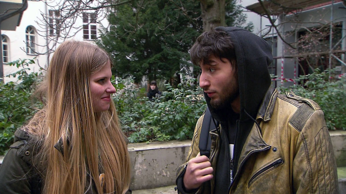 Lara schleicht in der Schule rum (Video) - Berlin - Tag & Nacht - RTLZWEI