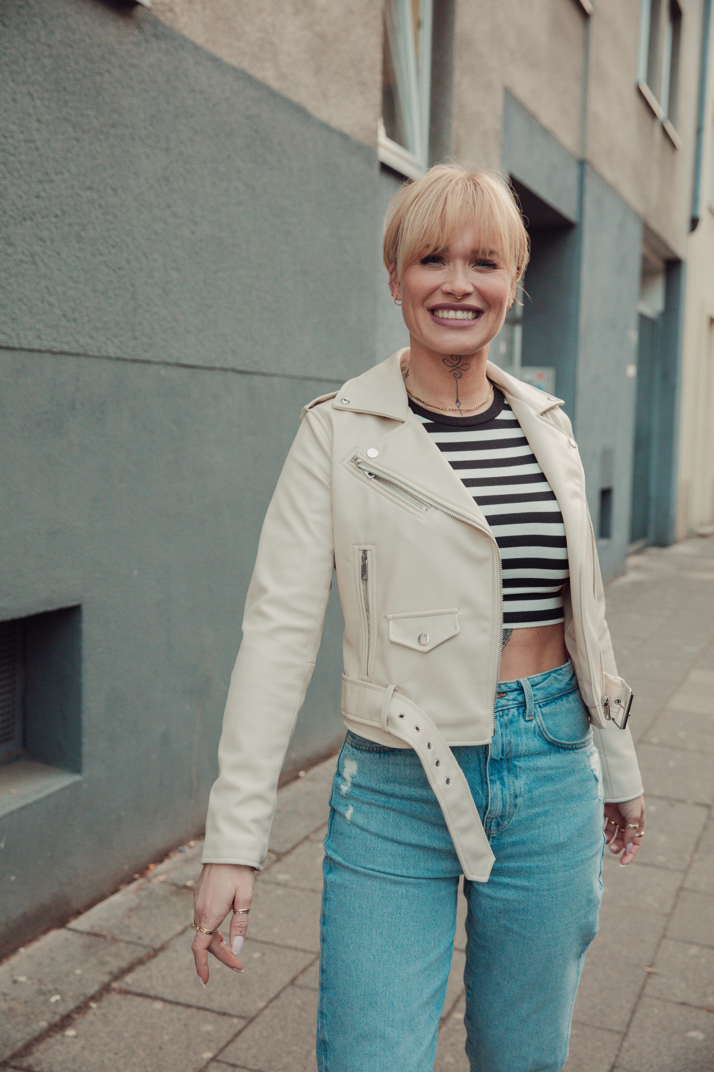 Mandy Kay Bart Als Melanie Mel Korte Bei Köln 50667 Köln 50667 Rtlzwei