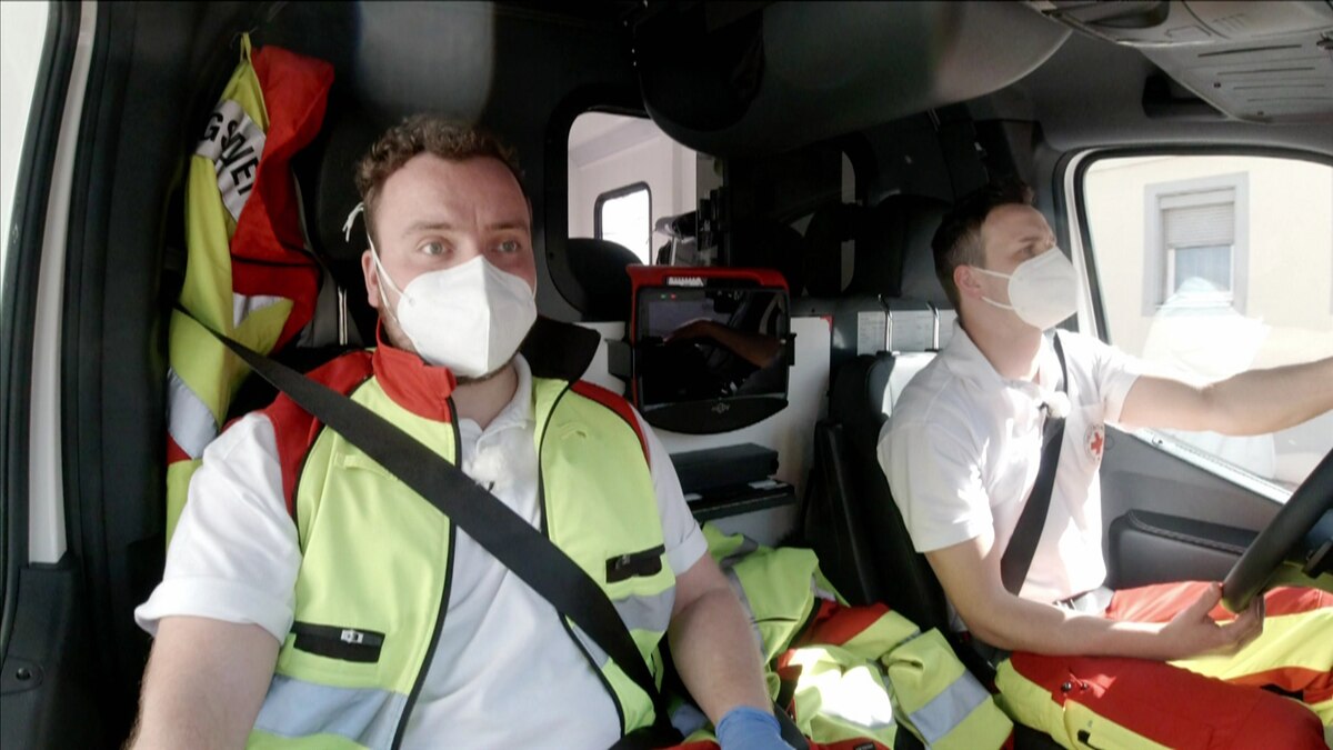 Episode 0002 - Erste Hilfe, letzte Rettung - Sanis in Ausbildung - RTLZWEI