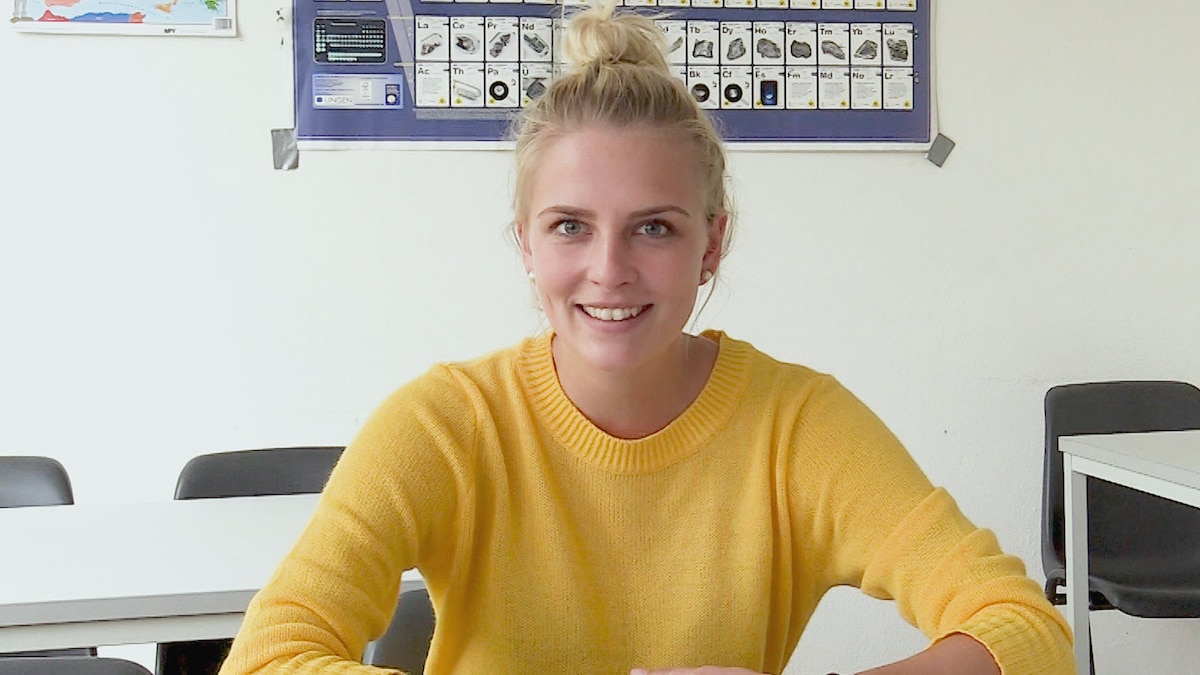 Julia Gerhard a.k.a. Schülerin Shayenne (Video) - Krass Schule - Die ...