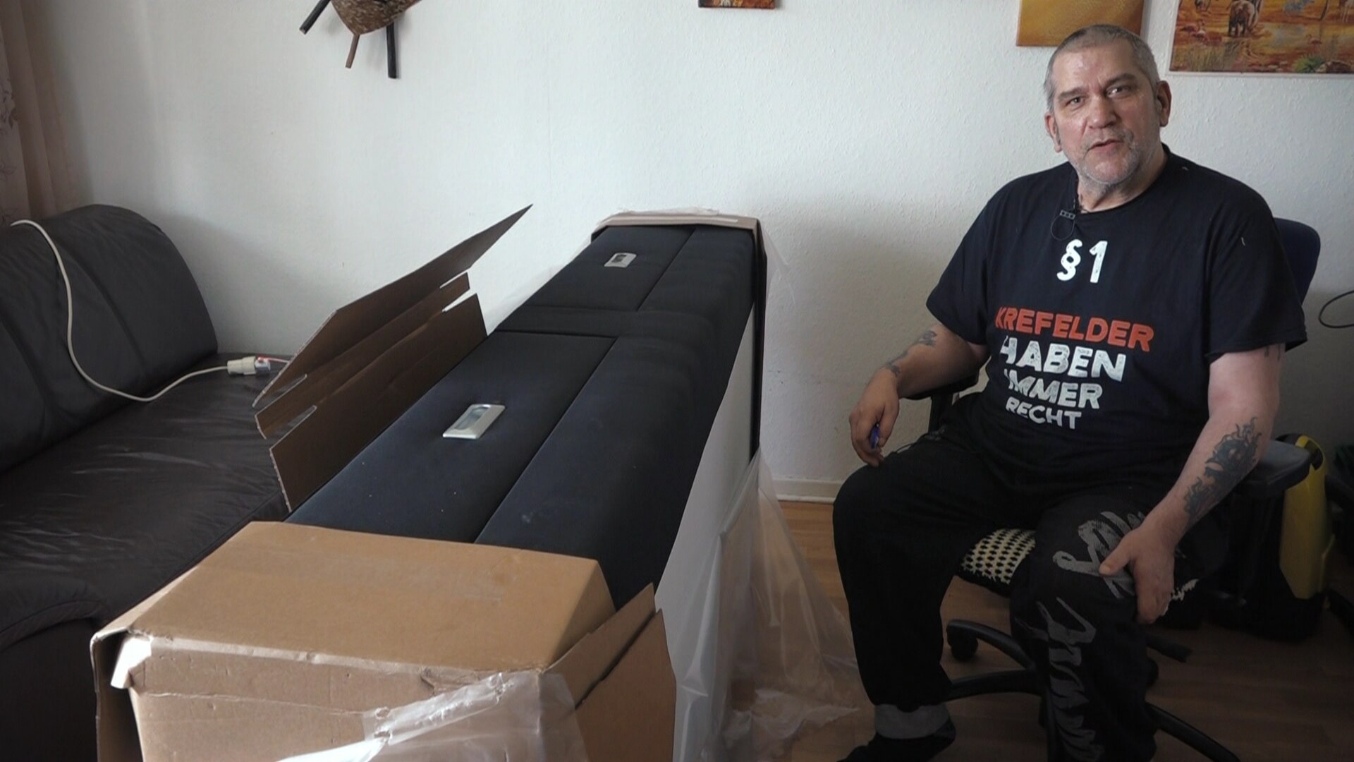 Chris bekommt endlich ein Bett! Jetzt müssen nur noch die Tauben vom ...