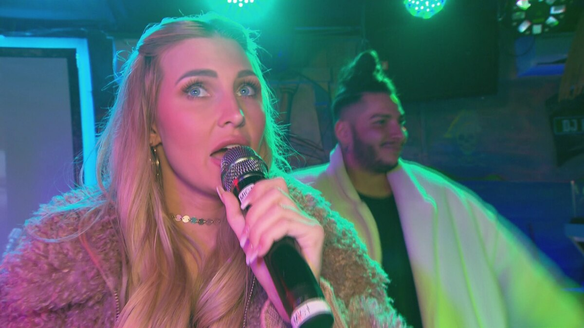 Jade singt für Schmidti (Video) - Berlin - Tag & Nacht - RTLZWEI