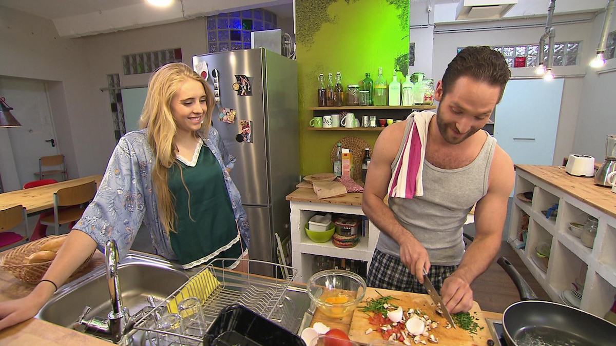 Lisa fordert Sextoys von Felix (Video) - Berlin - Tag & Nacht - RTLZWEI