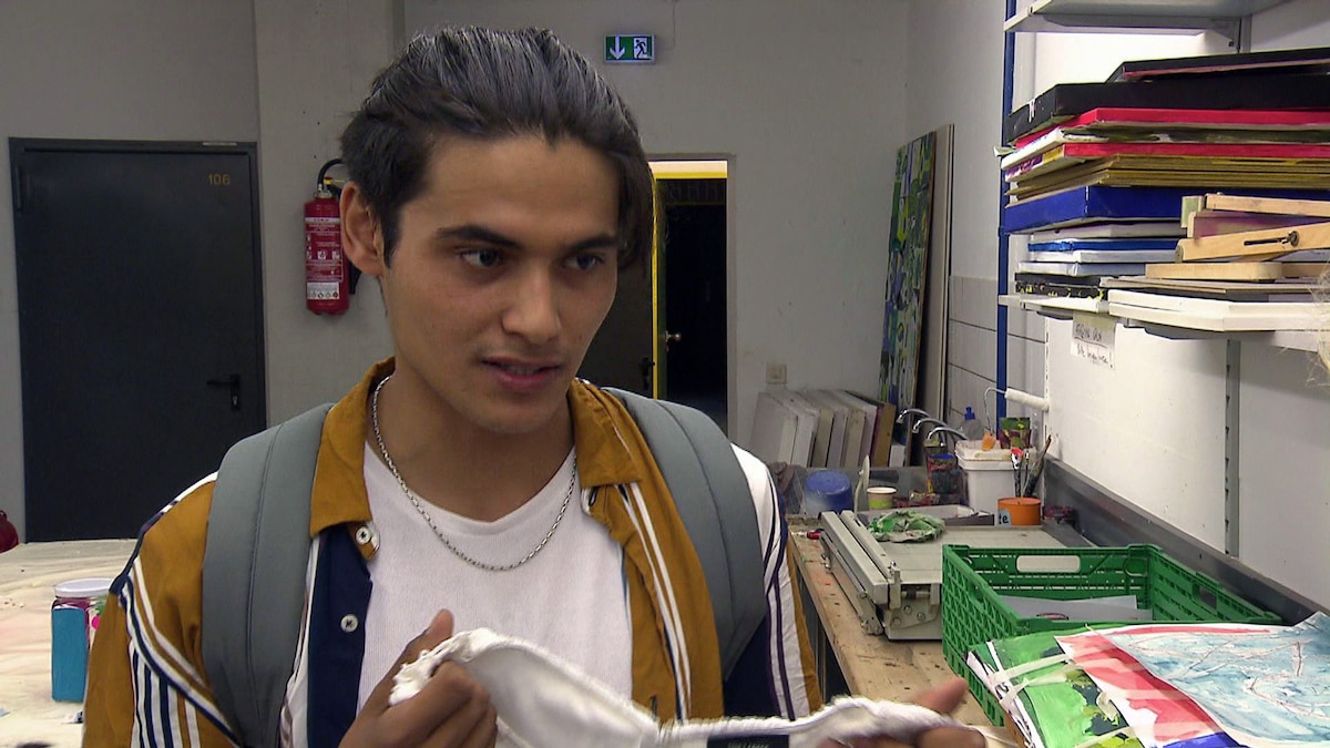 Maria zerstört Kiaras Kleid (Video) - Krass Schule - Die jungen Lehrer ...