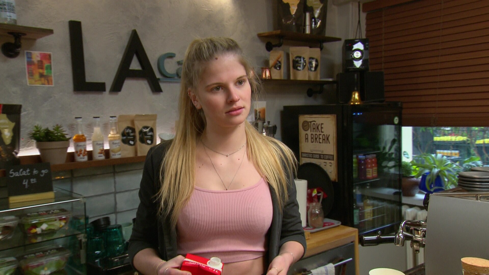 Toni ist zu einem Casting für sehr dünne Models eingeladen (Video ...