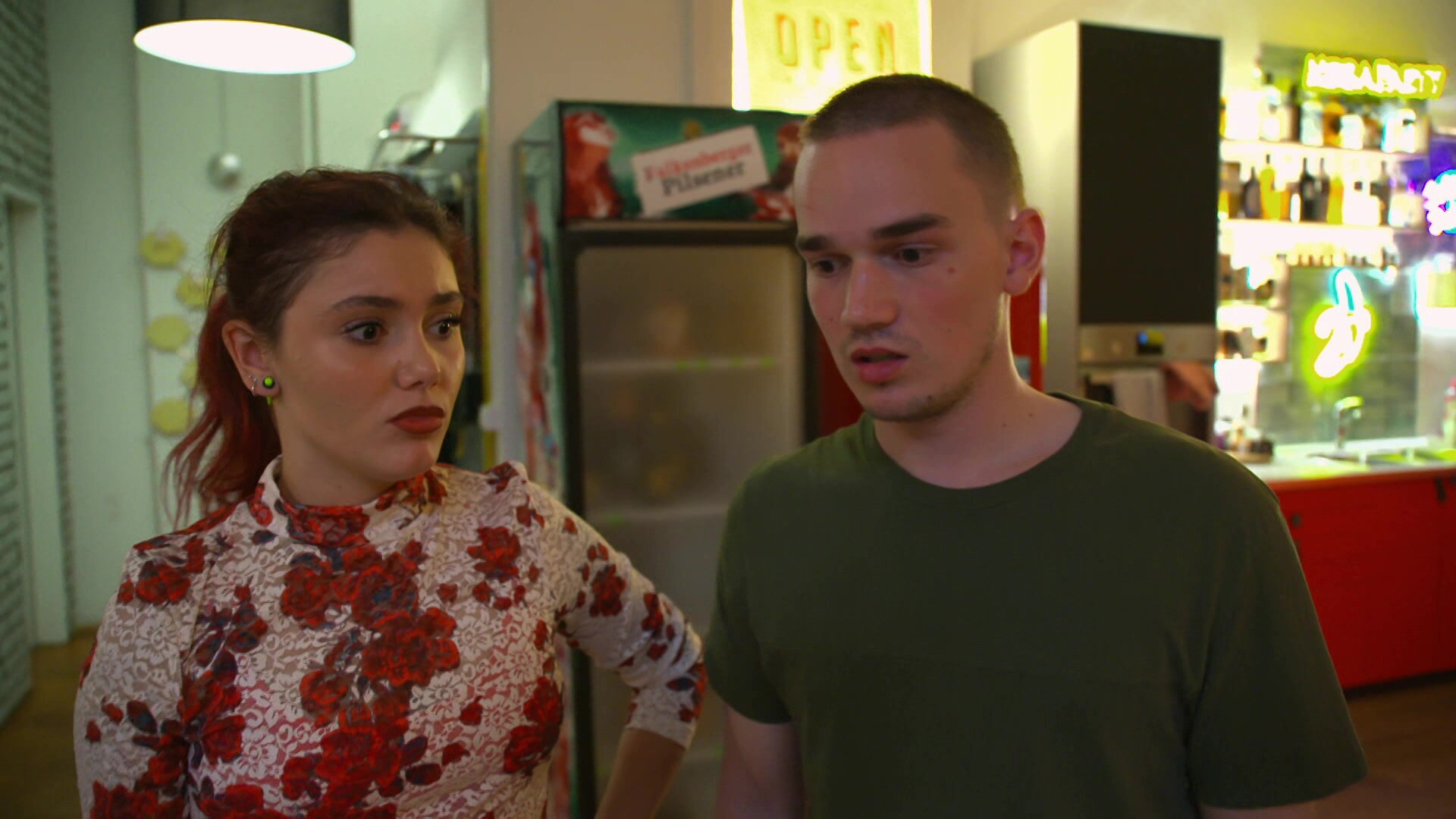 Jonas findet Sinas Brief! (Video) - Berlin - Tag & Nacht - RTLZWEI