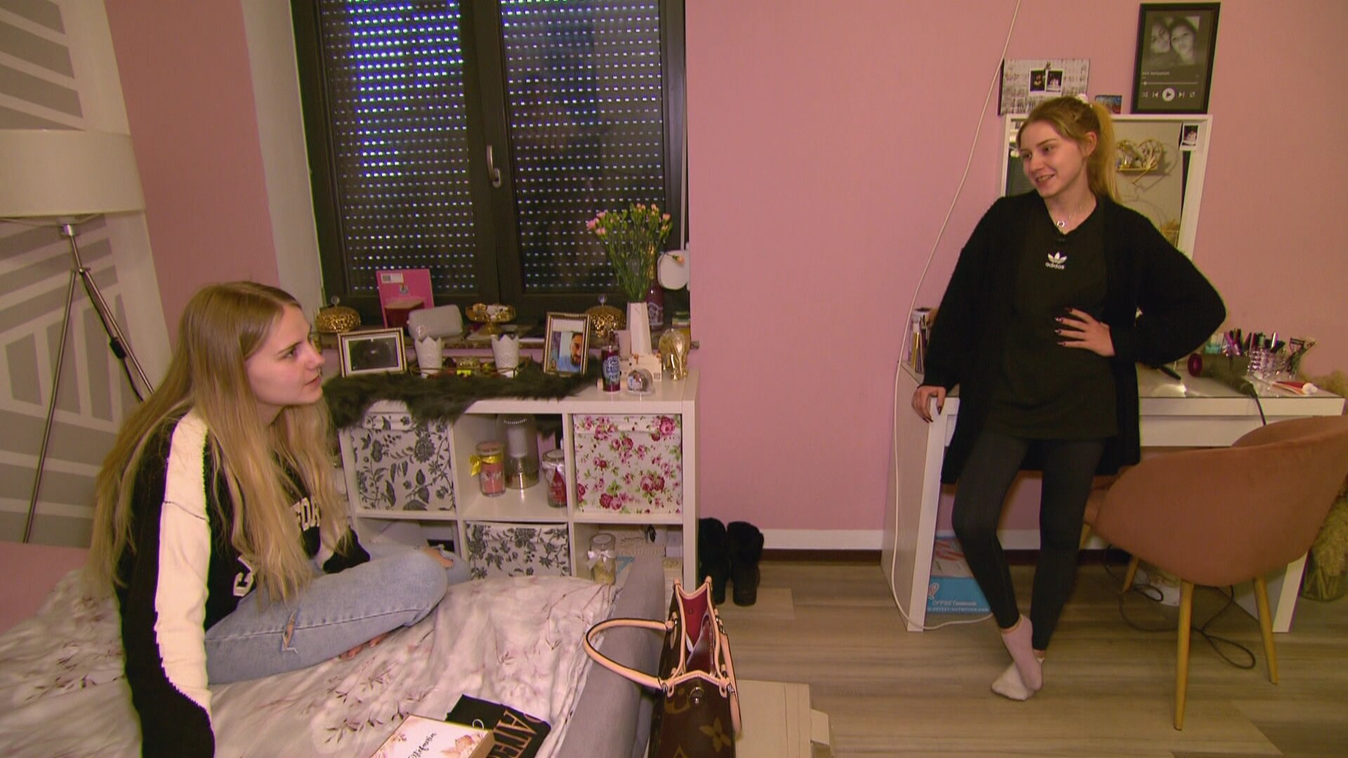 Loredana auf geheimer Mission (Video) - Die Wollnys - Eine schrecklich große Familie - RTLZWEI