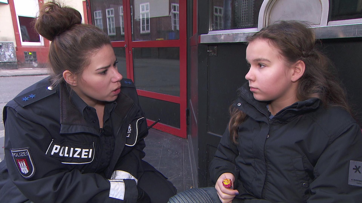 Böse Stiefmutter | Zickenkrieg auf Ponyhof | Alex als Aktmodell für ...