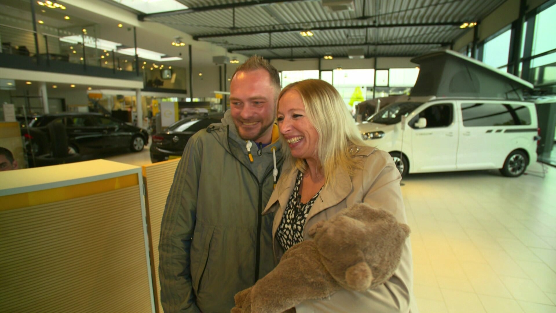 Große Überraschung! Familie Pohlmann bekommt ein neues Auto! (Video ...