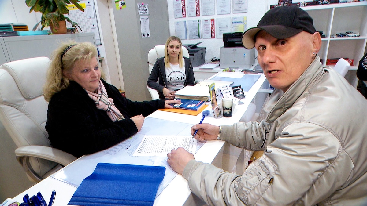 Angriff in den Benz-Baracken - Hartz und herzlich - Tag für Tag - RTLZWEI