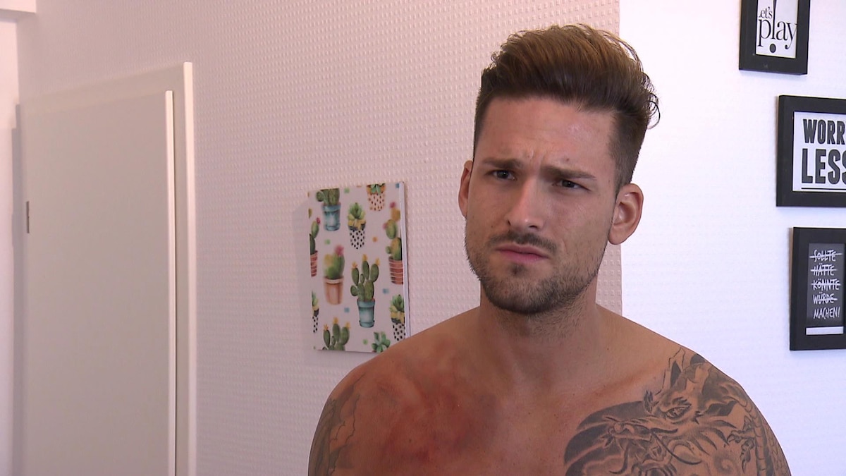 Thea hat Angst um René (Video) - Krass Schule - Die jungen Lehrer - RTLZWEI