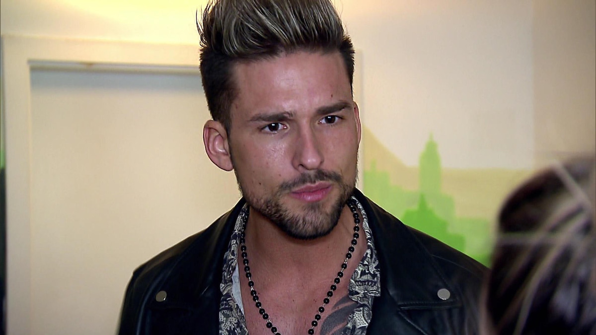 Thea spielt René weiterhin aus (Video) - Krass Schule - Die jungen ...