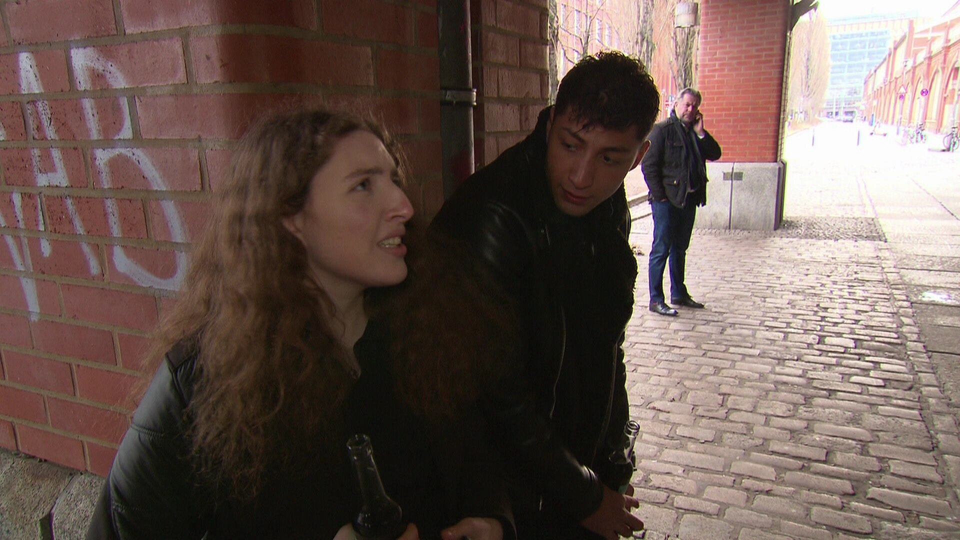 Dean wird für einen Job angesprochen (Video) - Berlin - Tag & Nacht ...