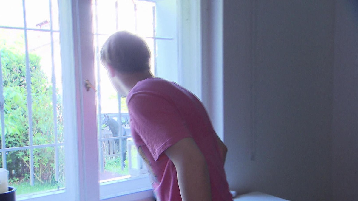 Elifs Brüder erwischen Schmidti und Elif zusammen! (Video) - Berlin ...