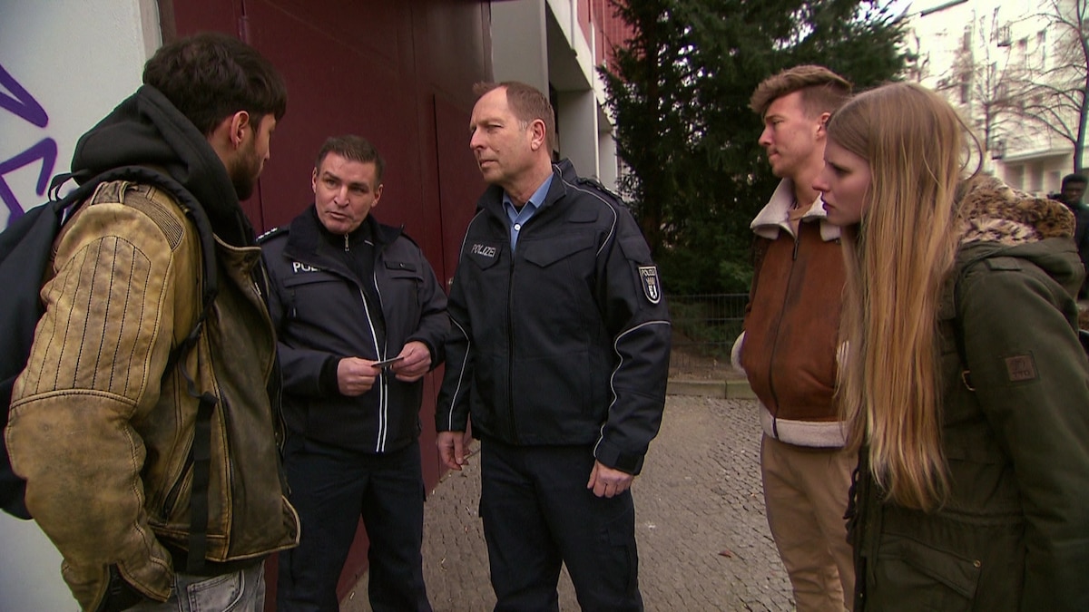 Dean wird von der Polizei abgeführt (Video) - Berlin - Tag & Nacht ...