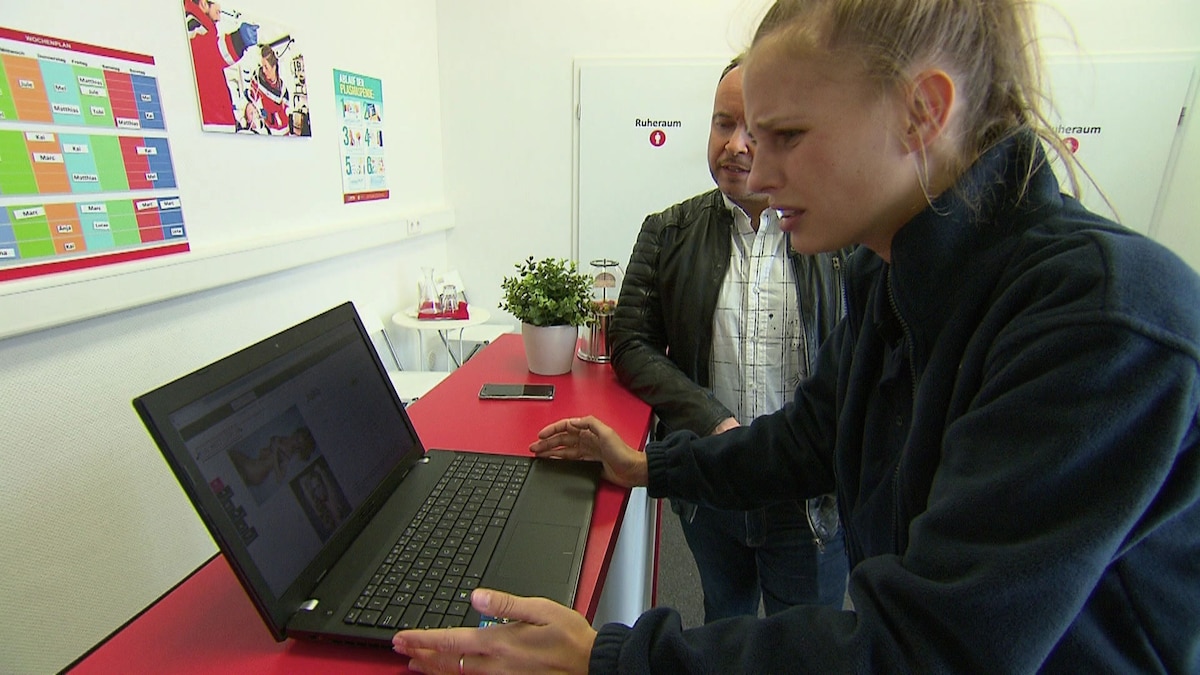 Jule als Callgirl?! (Video) - Köln 50667 - RTLZWEI