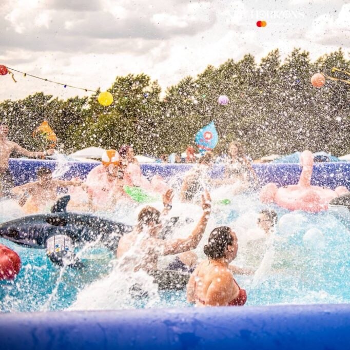 Blog: Pool-Party beim "New Horizons"-Festival - RTLZWEI Unternehmen