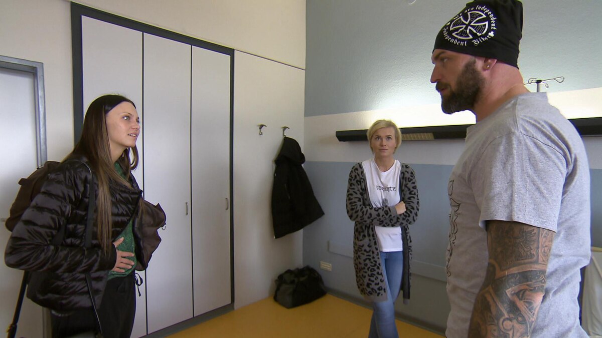 Alex macht Lea ein Angebot (Video) - Köln 50667 - RTLZWEI