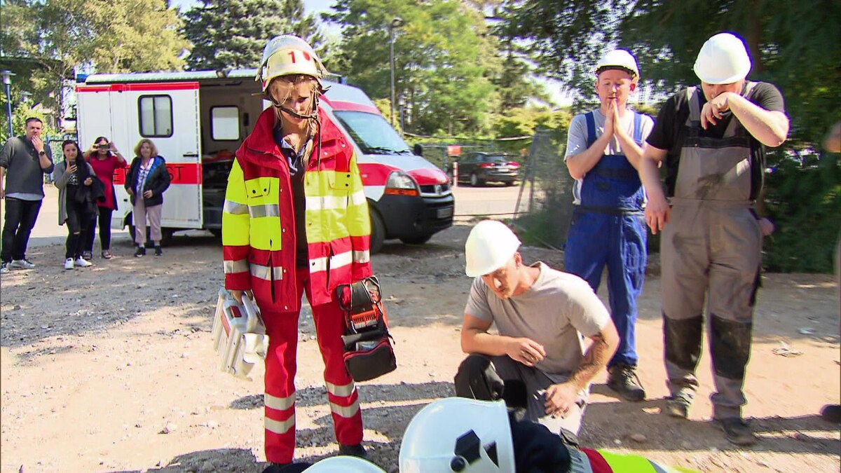 Jule versucht ihr Bestes beim Einsatz (Video) - Köln 50667 - RTLZWEI