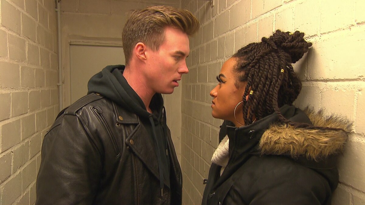 Lennox sperrt Alexa ein (Video) - Krass Schule - Die jungen Lehrer ...