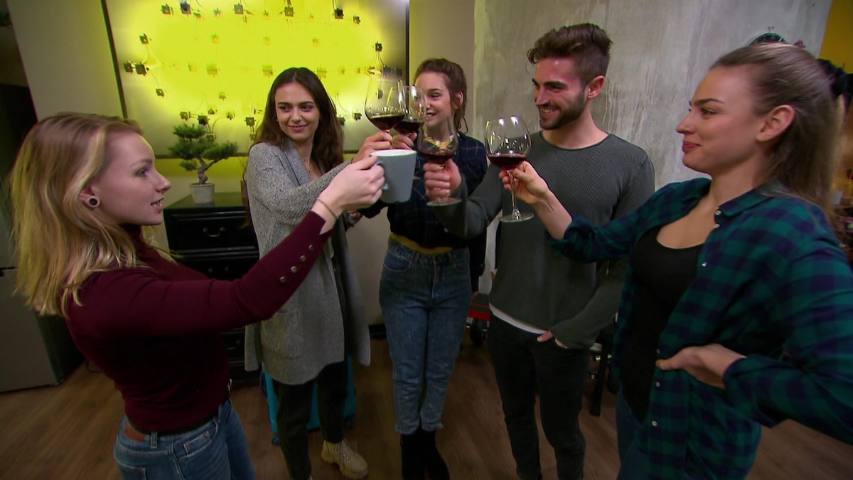 Olivia zieht ins Matrix-Loft (Video) - Berlin - Tag & Nacht - RTLZWEI