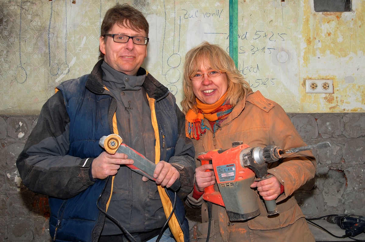 Episode 0003 - Die Schnäppchenhäuser - Der Traum vom Eigenheim - RTLZWEI