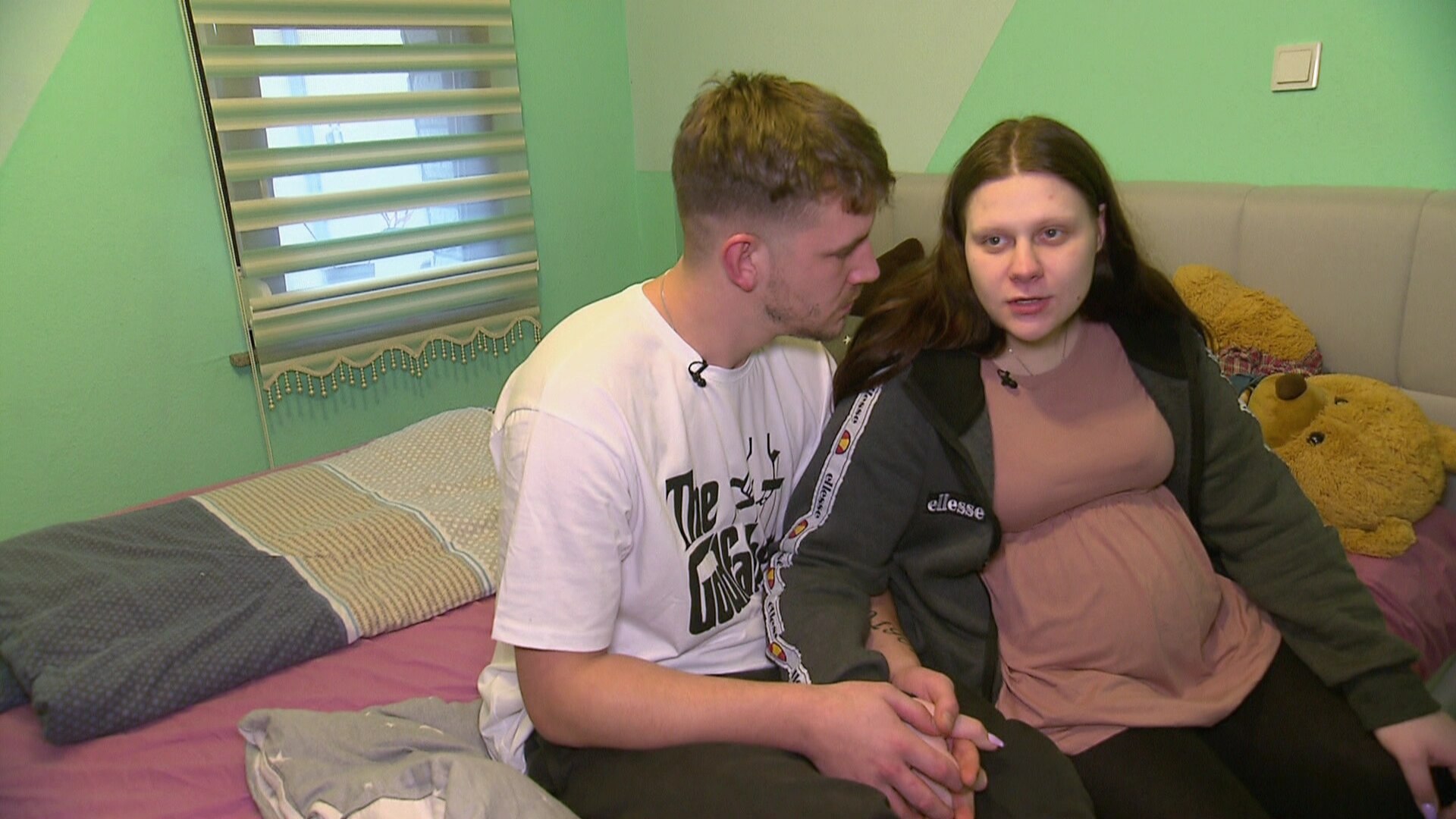 Kurz vor der Geburt steigt die Nervosität enorm an! (Video) - Die Wollnys - Eine schrecklich ...