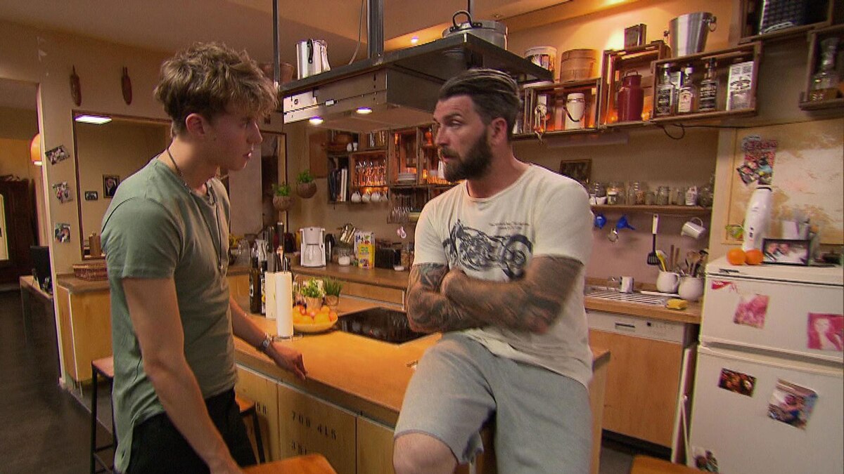 Alex und Raphael lernen sich kennen (Video) - Köln 50667 - RTLZWEI
