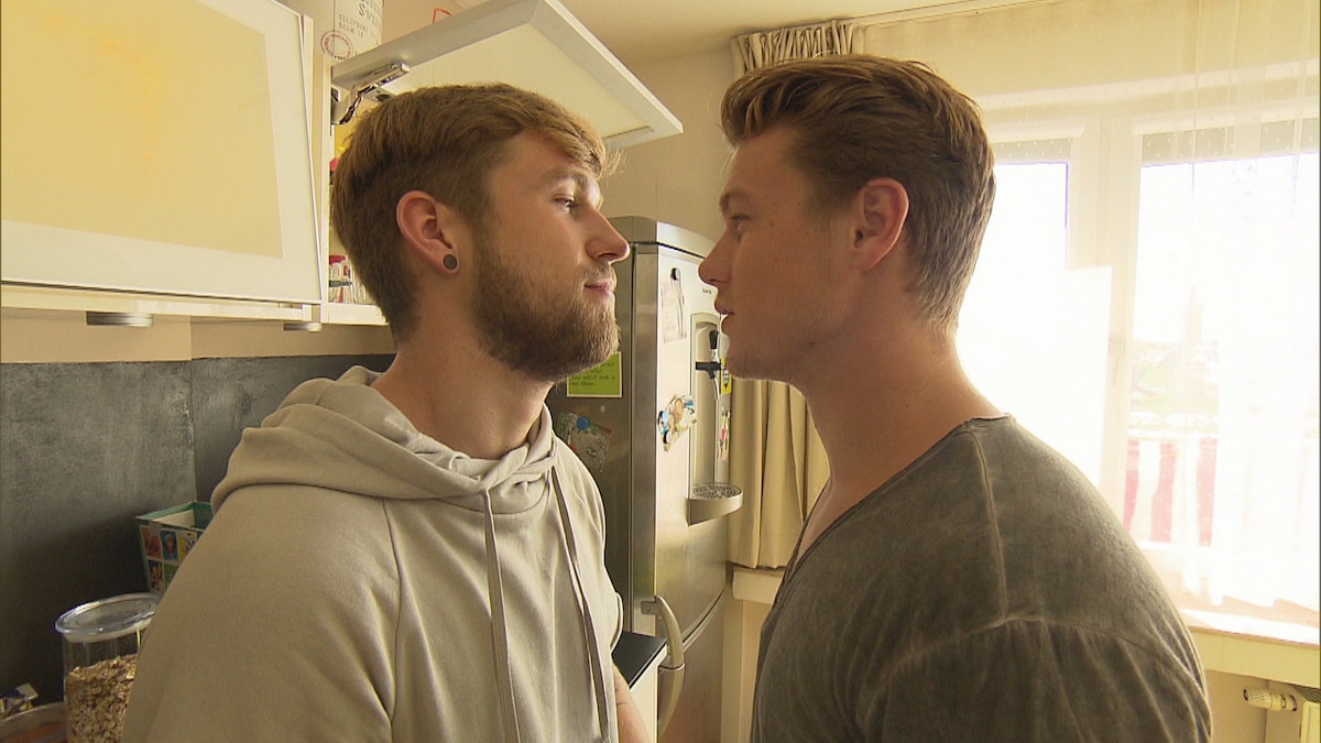 Valentin redet Chris Zweifel wegen Anna ein (Video) - Köln 50667 - RTLZWEI