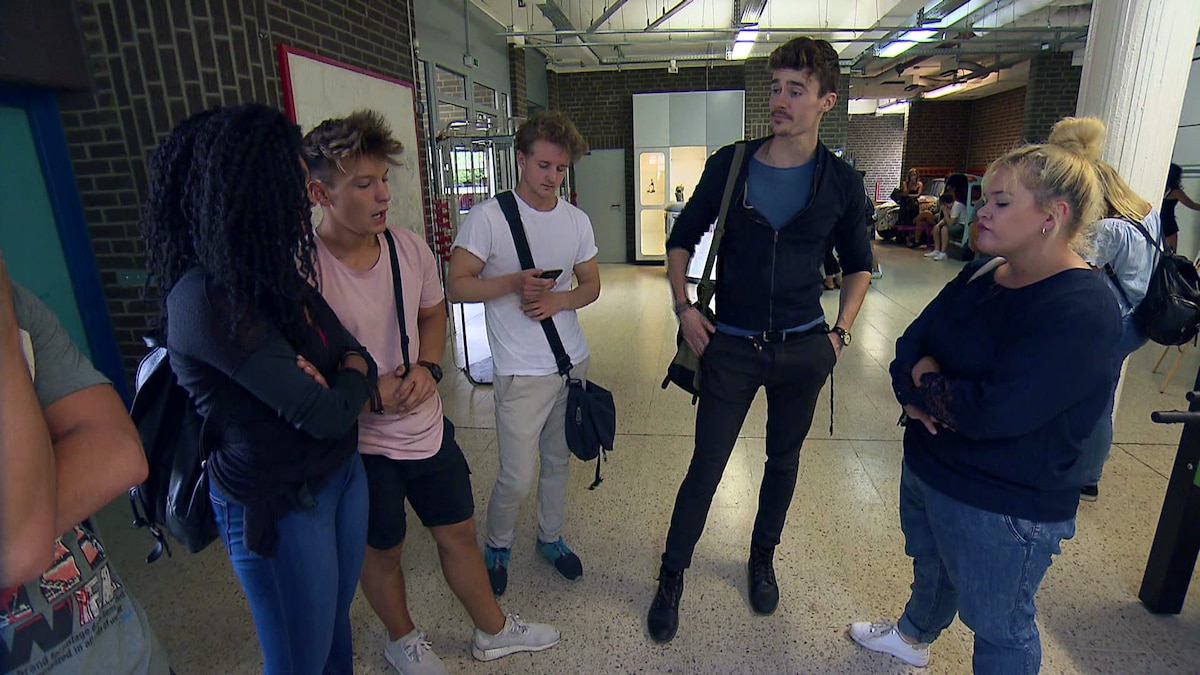 Herr Rossmann is back! (Video) - Krass Schule - Die jungen Lehrer - RTLZWEI