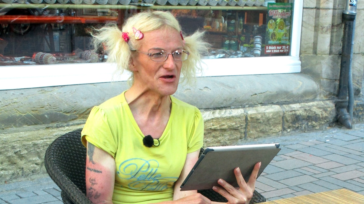 Rosa Alexandra tauscht mit Svenja - Frauentausch - RTLZWEI