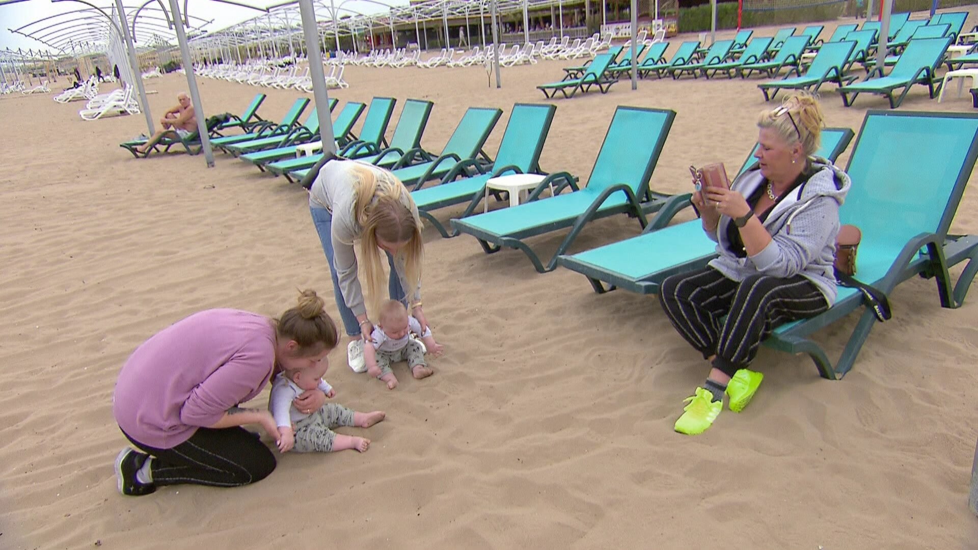 Casey und Emory sind das erste Mal am Strand! (Video) - Die Wollnys ...