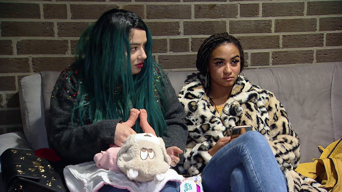 Alexa mag keine Babys! (Video) - Krass Schule - Die jungen Lehrer - RTLZWEI